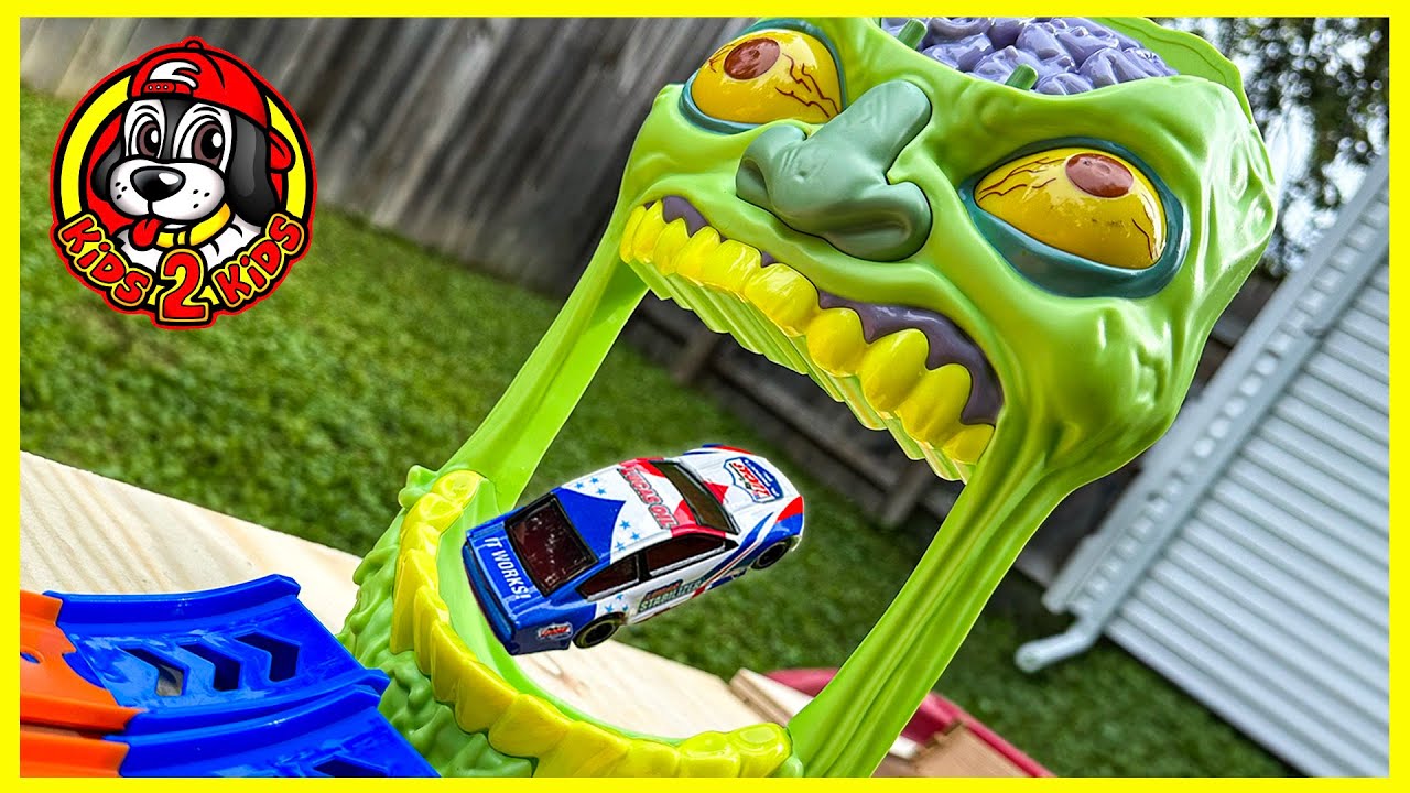 Monster Jam Race Cars 🎃 SCARIEST ZOMBIE HALLOWEEN RACE - YouTube
