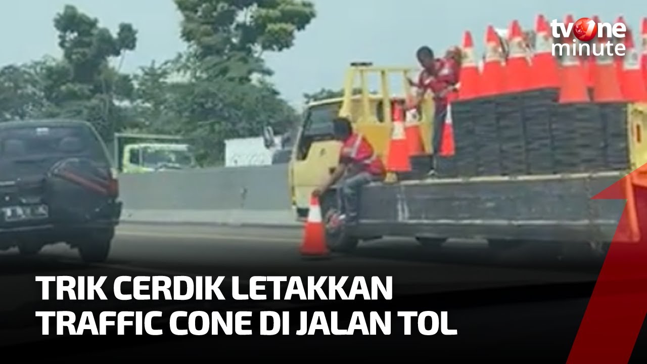 Begini Lho, Cara Unik Letakkan Cone di Jalan Tol | tvOne Minute - YouTube