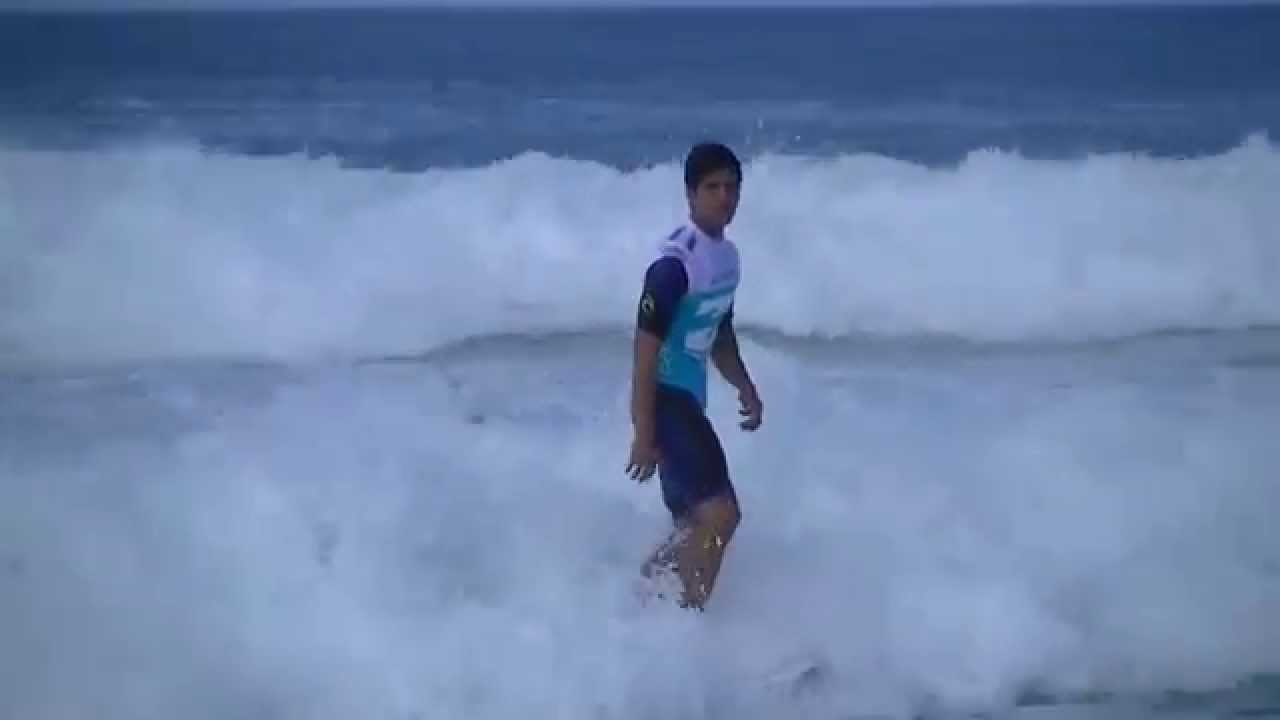 Gabriel Medina 9.67 Pipe with Aerial Finish 2013 Billabong Pipe Masters ...