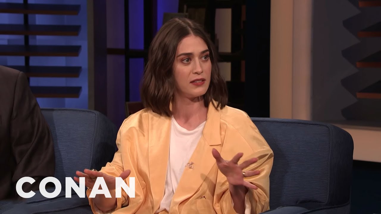 Lizzy Caplan On Elizabeth Warren Cosplayers In Rural Massachusetts ...