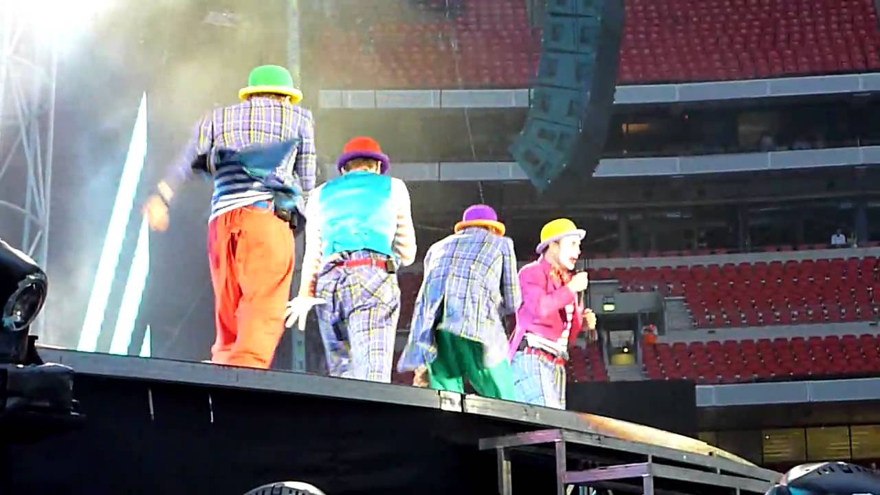 Take That Clown Medley Final Night Wembley - YouTube