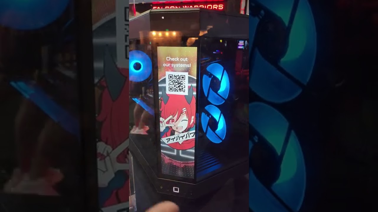 The iBuyPower Hyte Y60 LCD MOD @ TwitchCon 2022 - YouTube