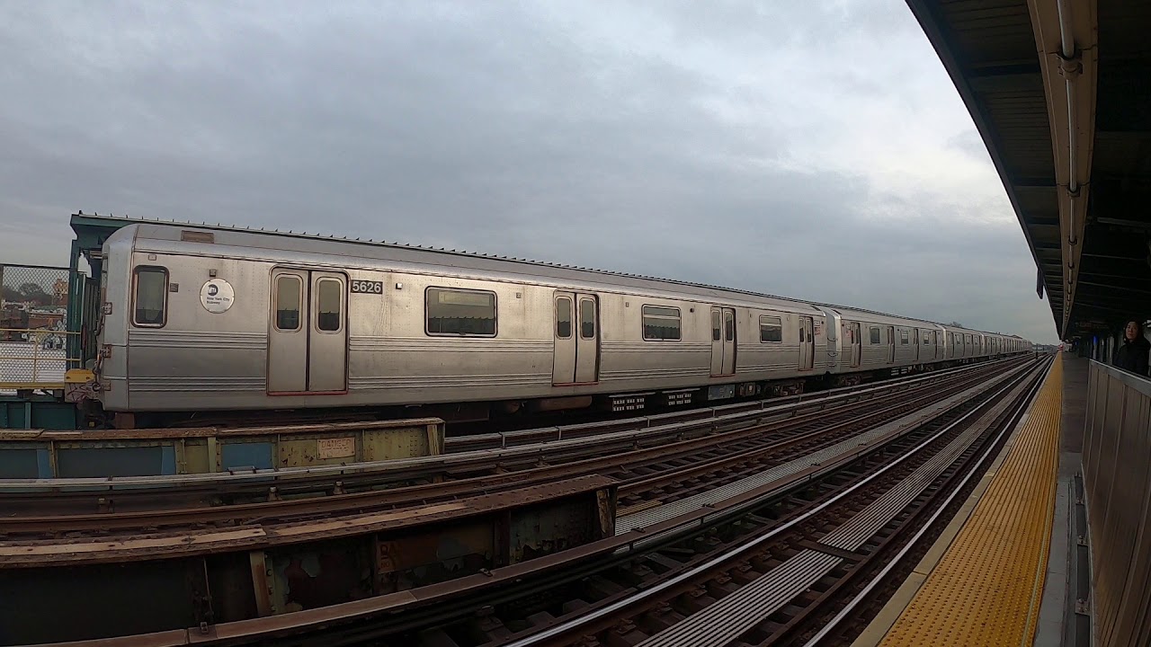 R46 (F) Trains @ Avenue N (IND Culver Line) - YouTube