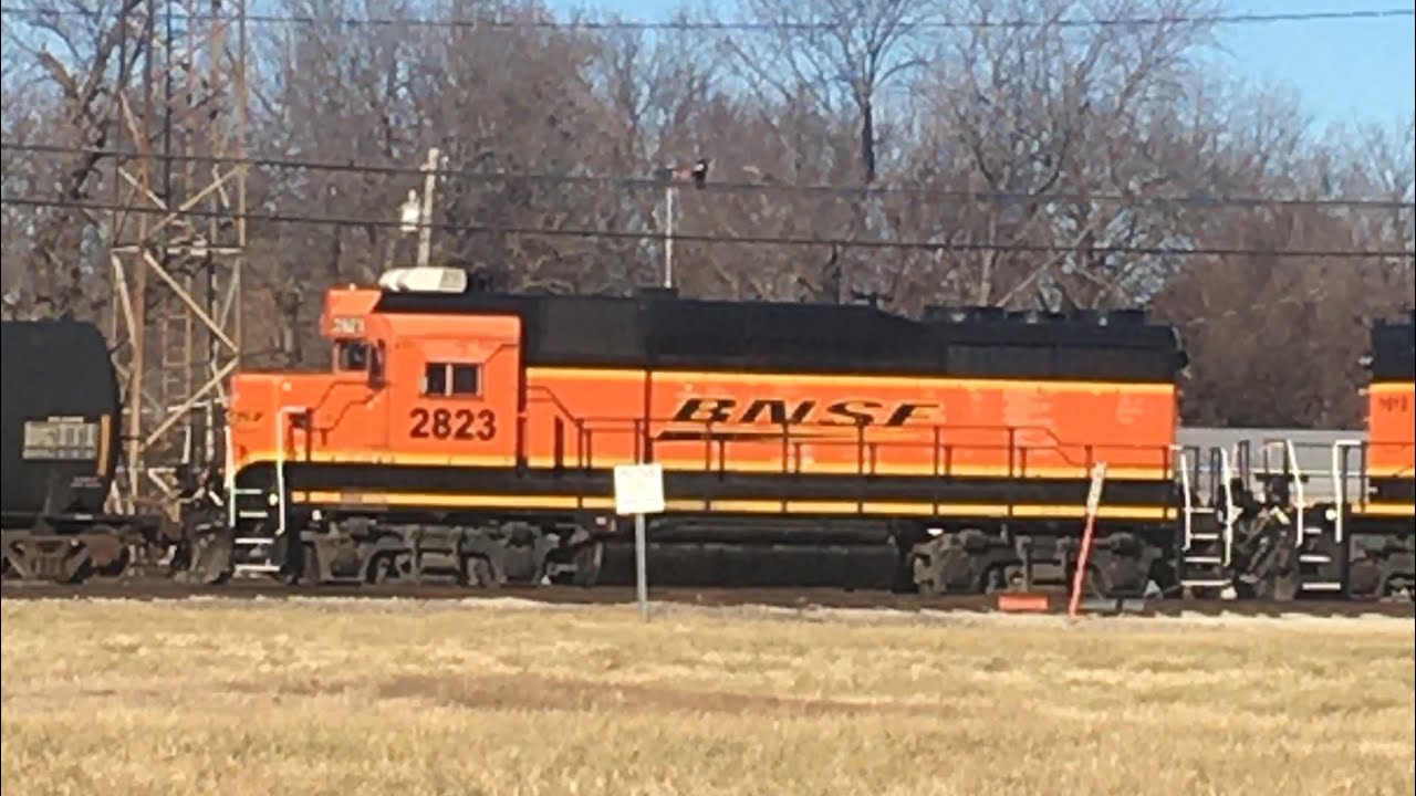 BNSF 2823 - Emporia, KS 12/25/19 - YouTube