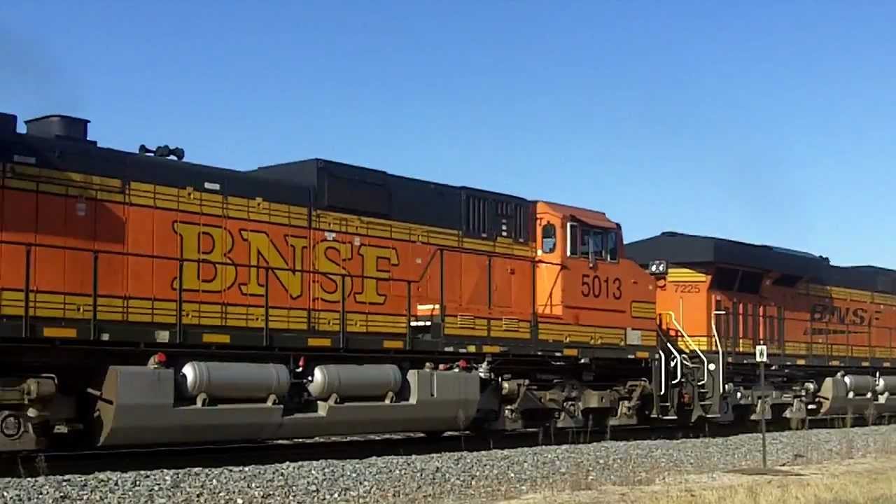 BNSF 7225 & 5013 West, Savanna, IL - YouTube