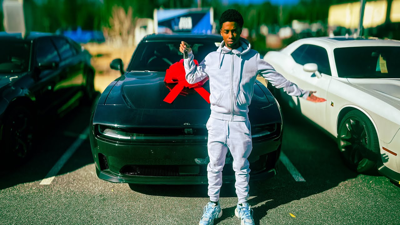 BUYING A 2025 SCAT PACK AT 20 (ELECTRIC)… - YouTube