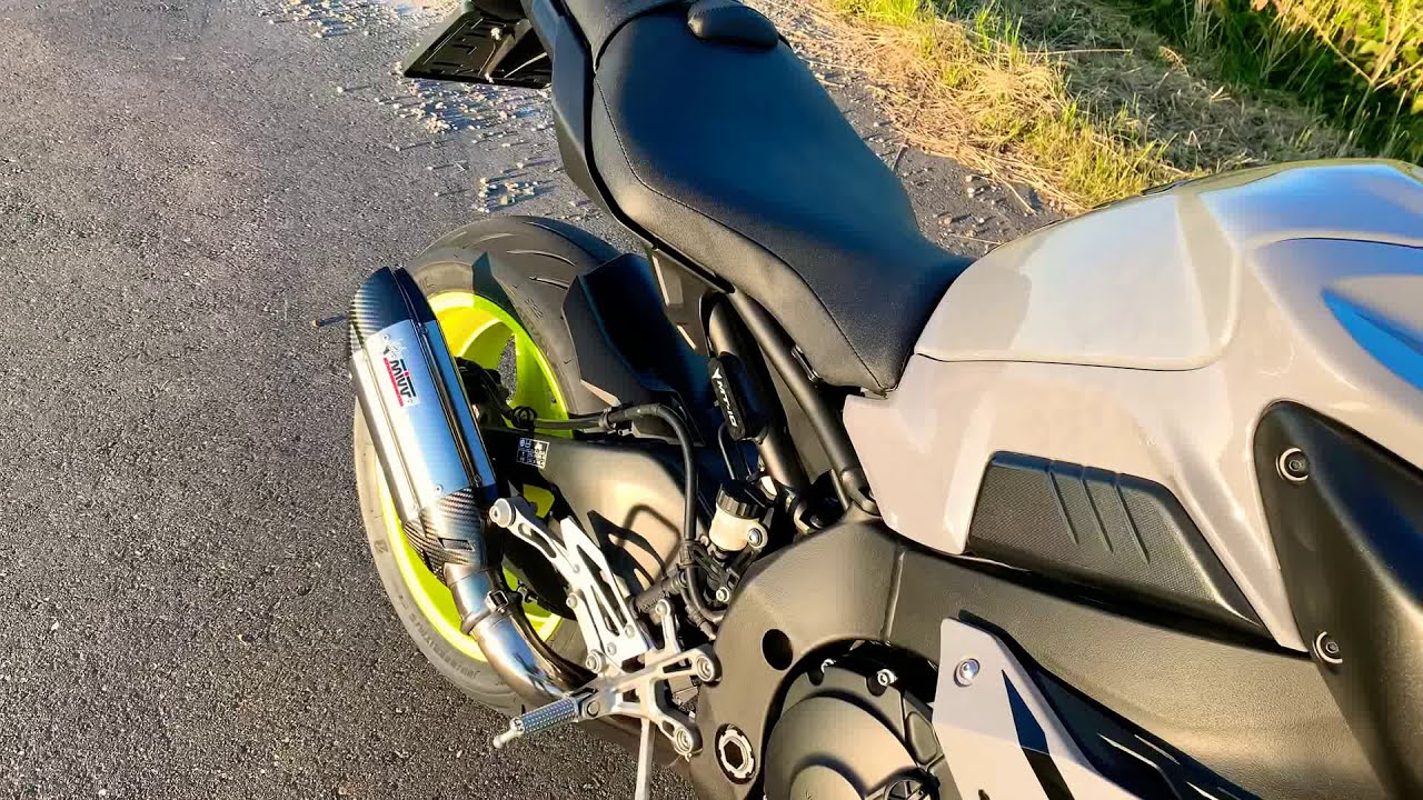 Yamaha MT 10 revs with MIVV exhaust and Scorpion decat - YouTube