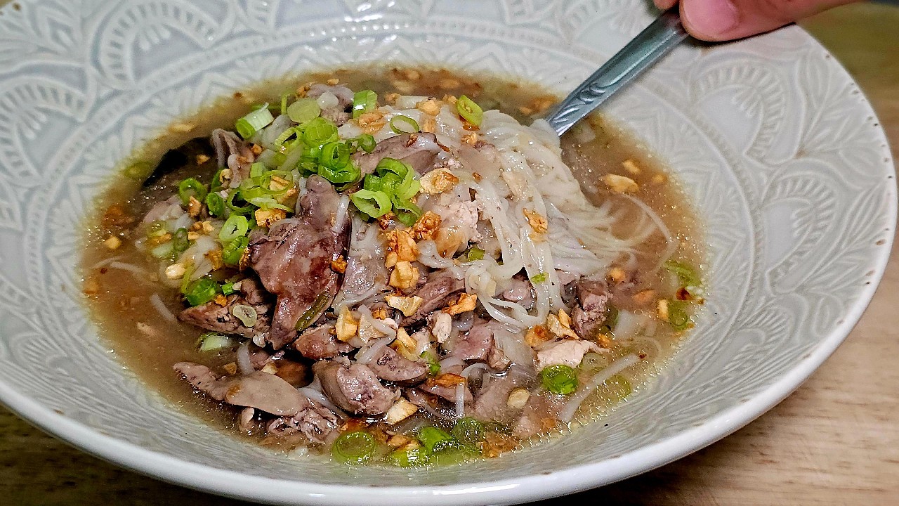 Batchoy Tagalog Recipe sarap ngayong tag ulan! - YouTube