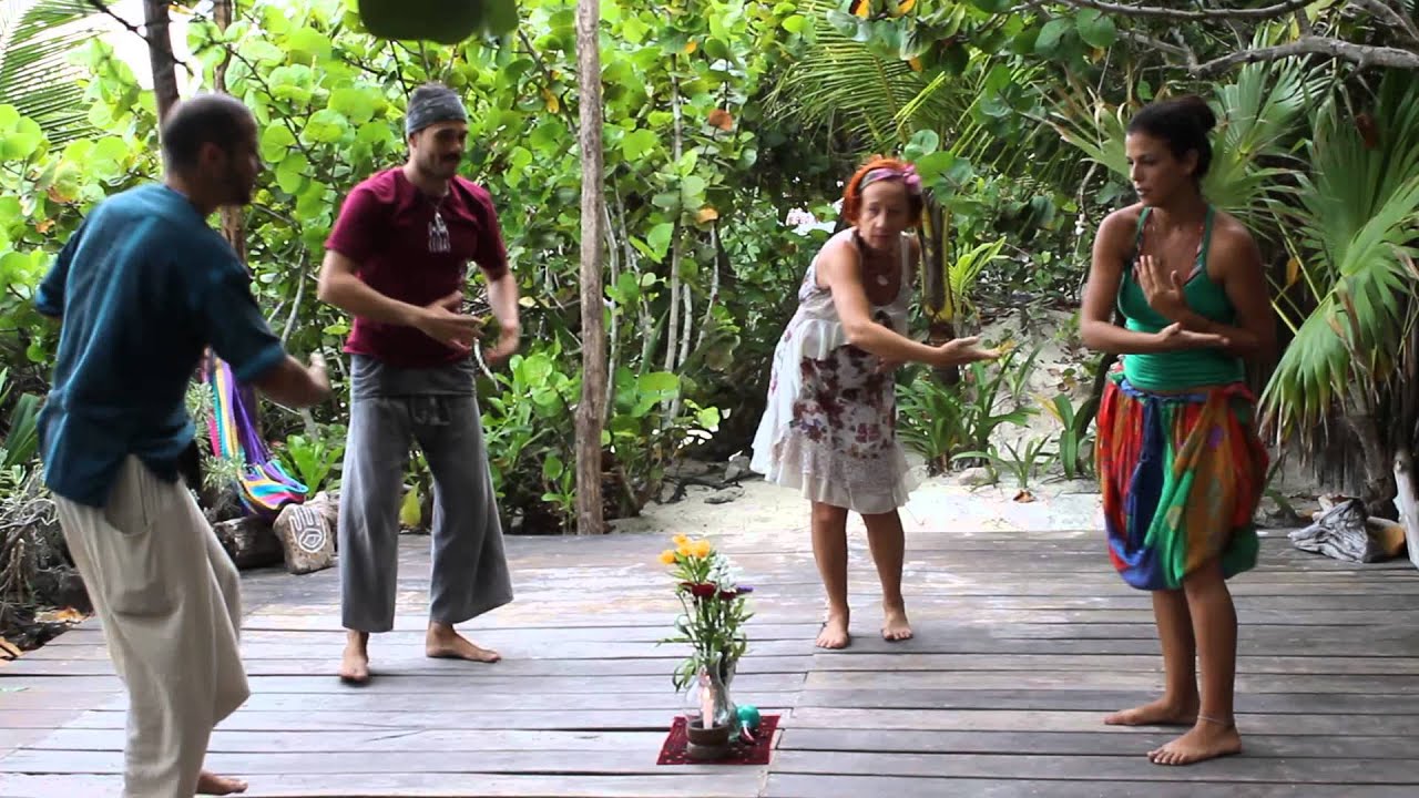 Danzas circulares - "We n' de ya ho" (Cherokee morning song) - YouTube