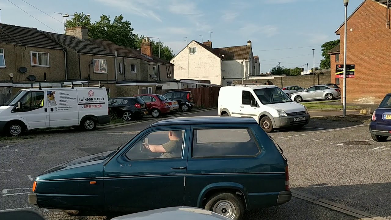 Reliant Robin first run after years - YouTube