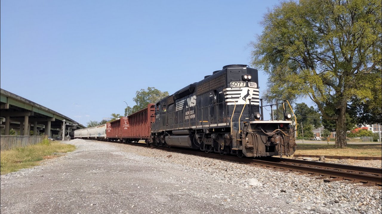 NS 6077 pulls NS A81 across Pratt Avenue - YouTube