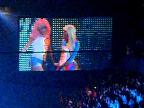 Nicki Minaj - giving Travis Barker a lap dance - Calgary 04/29/2011