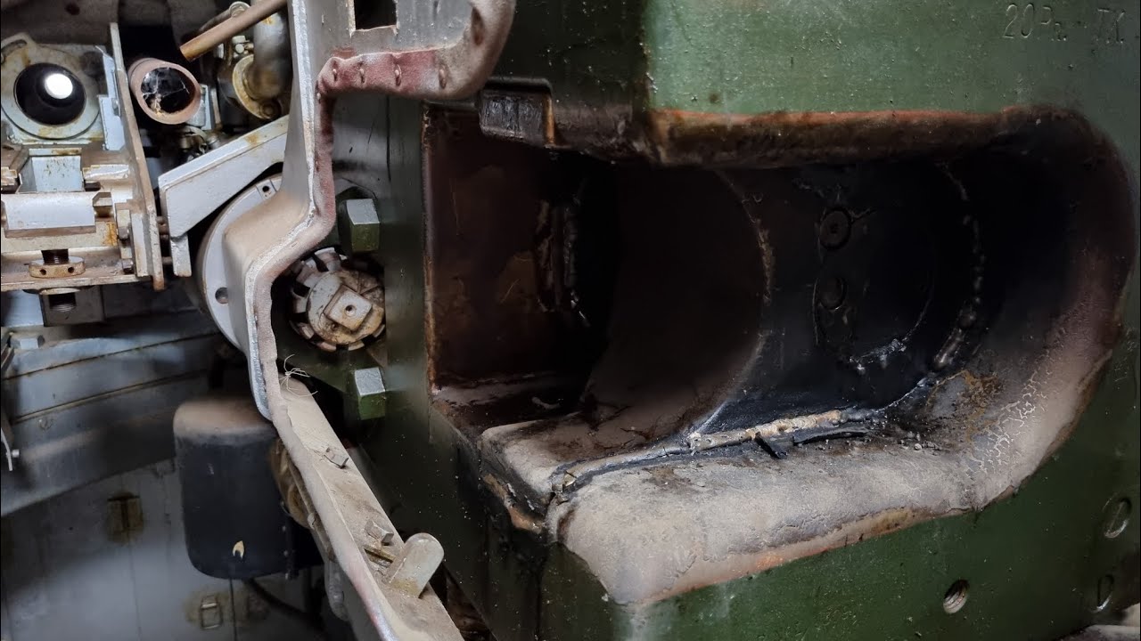 Exploring the disarming processes of a Centurion tank - YouTube