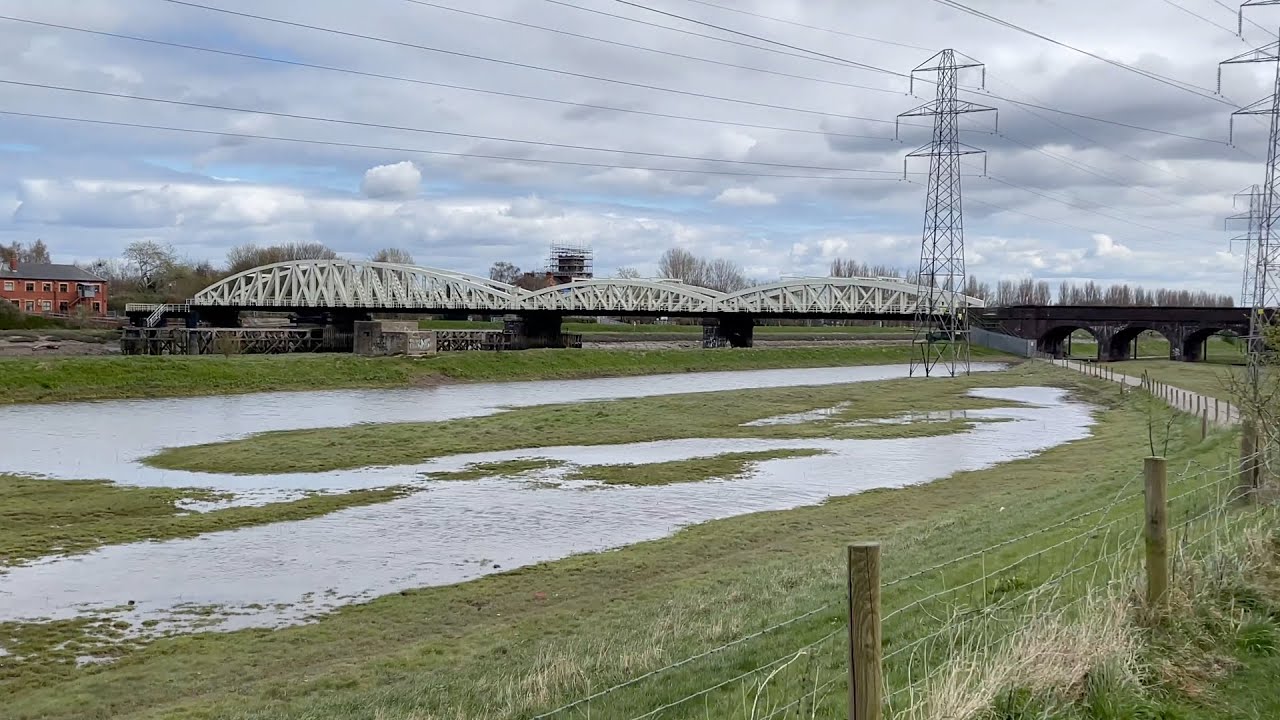 07/Apr/2021. Walking and riding the Borderlands Line. - YouTube