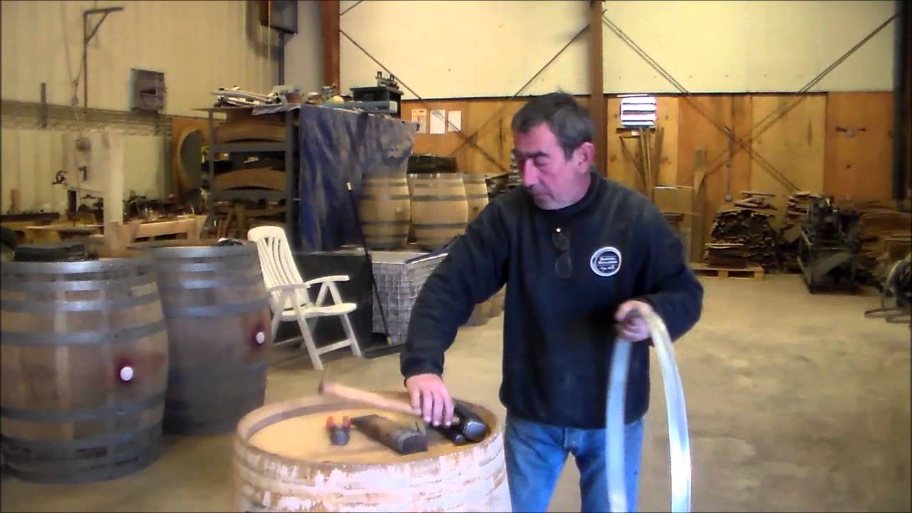 How to tighten a barrel head using flagging - YouTube