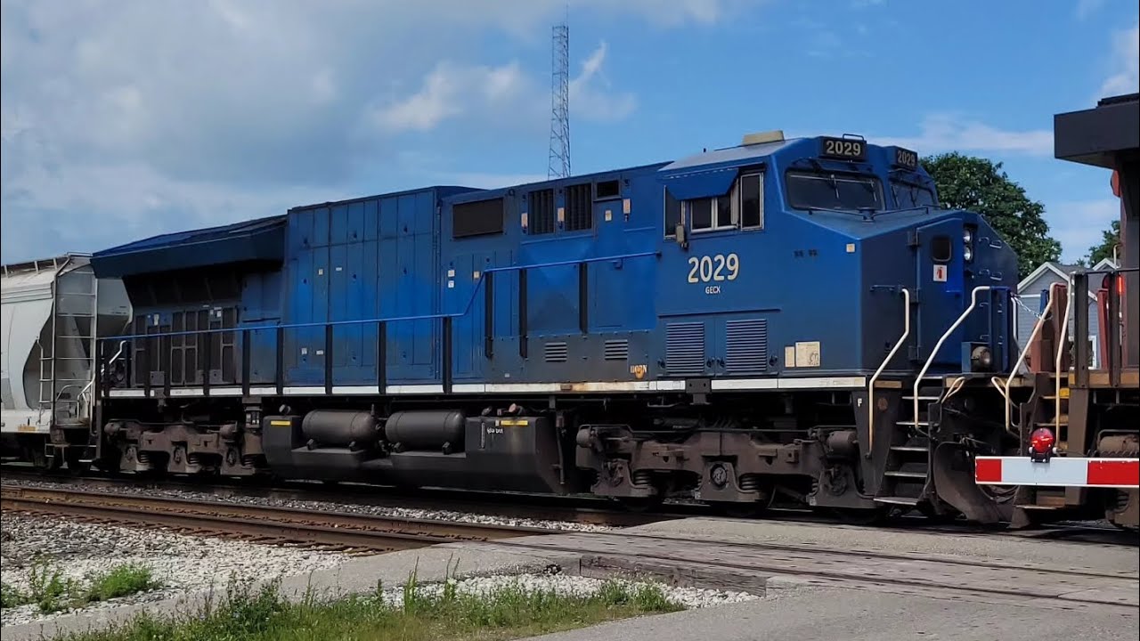 (GECX 2029) CN 302 - 2936 & GECX 2029 In Lynden Ontario - YouTube