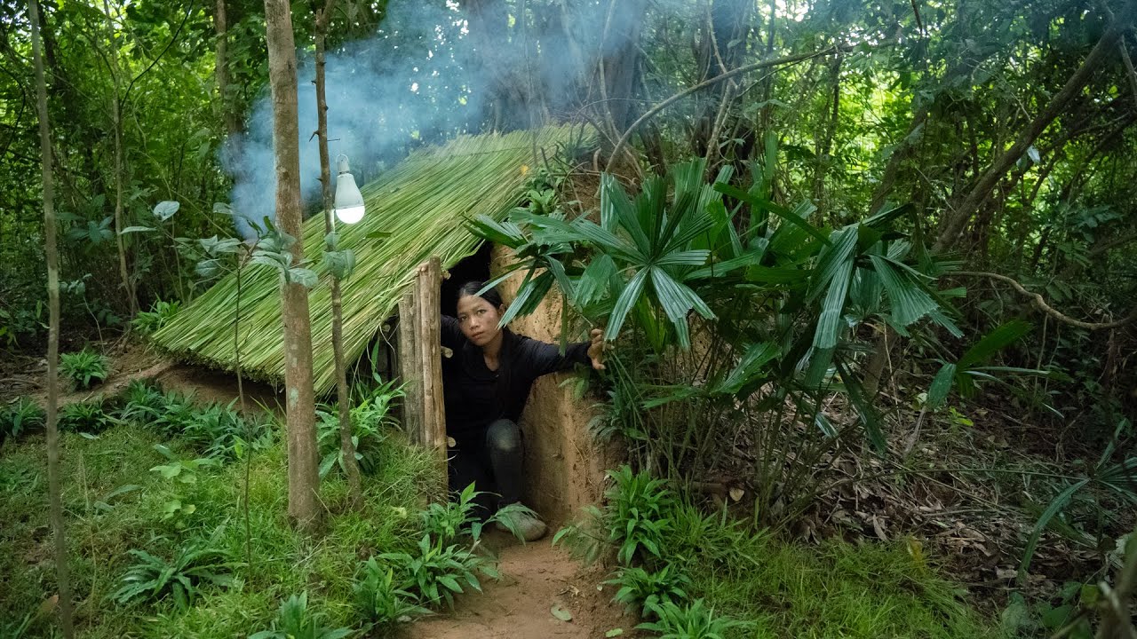 Girl Living Off Grid, Build The Most Beautiful Little House Off Grid in ...