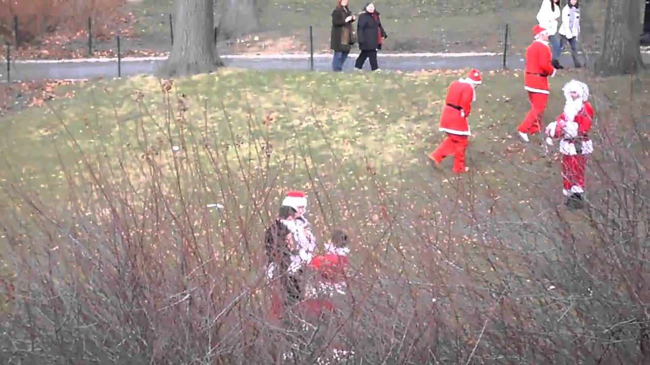 Drunk Santa's Fight at Santacon NYC 2010 - YouTube