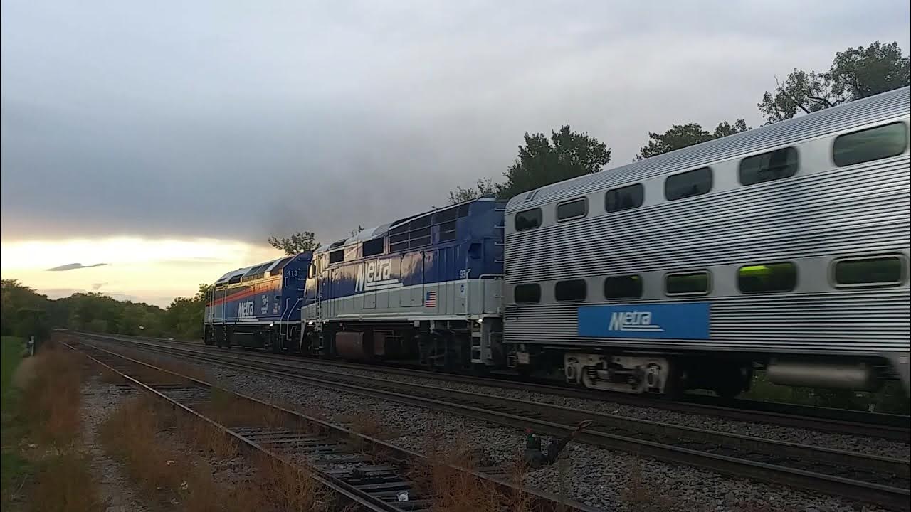 Metra MP36 413 & F59PHI 93 doubleheader west at Elgin, Illinois on October 7, 2021 - YouTube