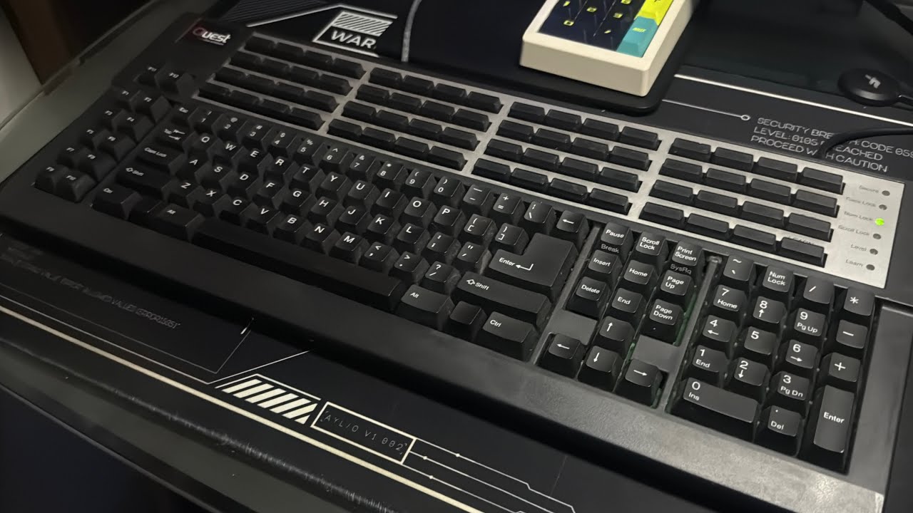 Quest Versakey Vintage Keyboard | MX Blacks - YouTube