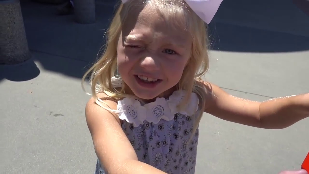 EVERLEIGH OPENS TOYS! EVERLEIGH GOES SCHOOL SHOPPING FOR THE VERY FIRST ...