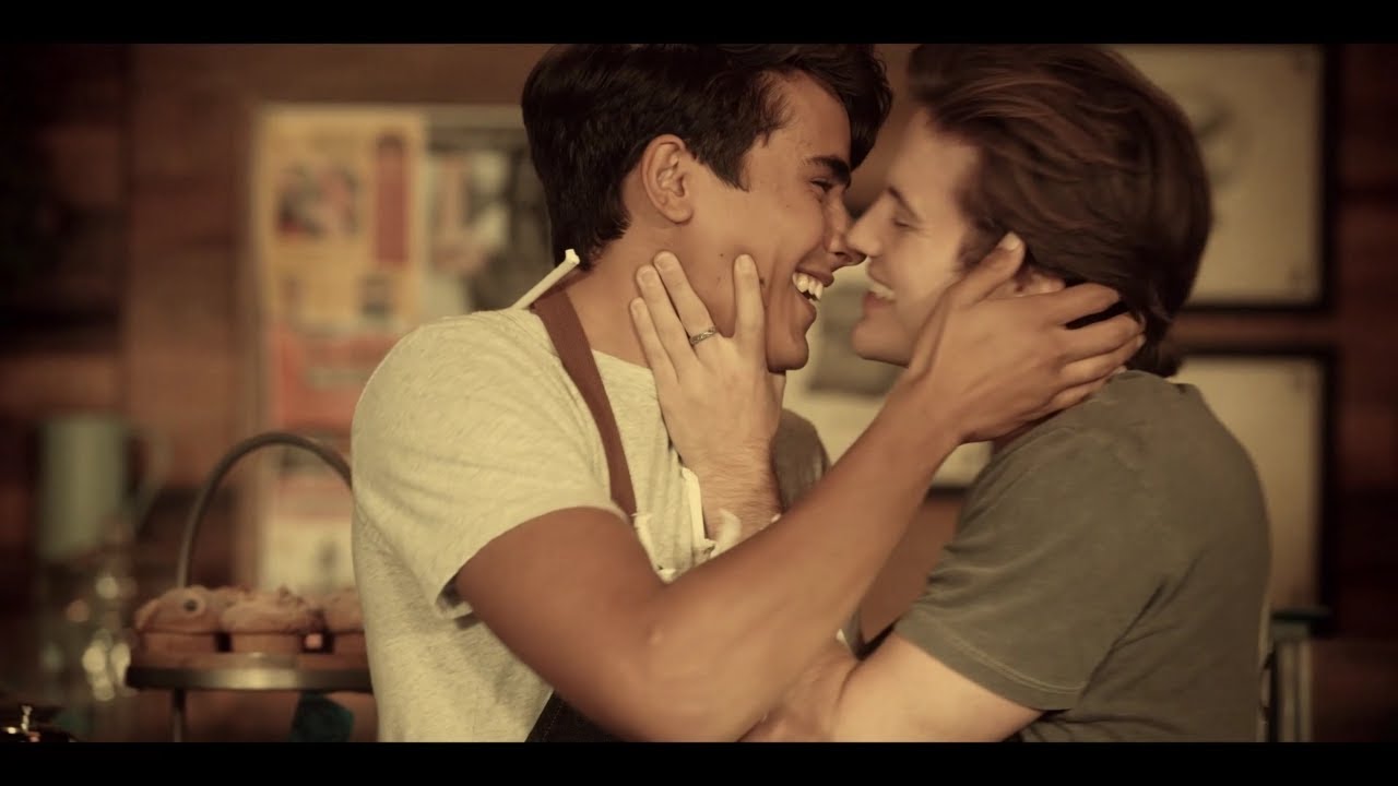 Victor & Benji / Intimate moments - YouTube