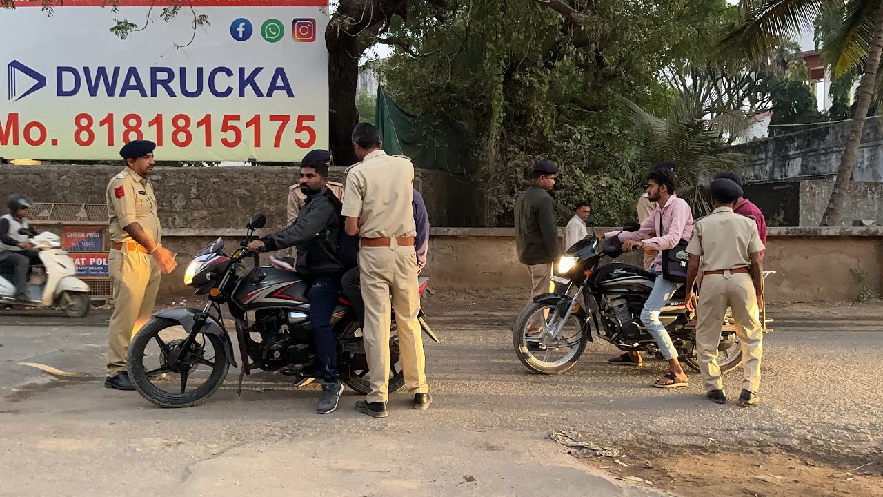 Diu-Ghoghla pase Gujarat Check Post upar Police team change. # ...