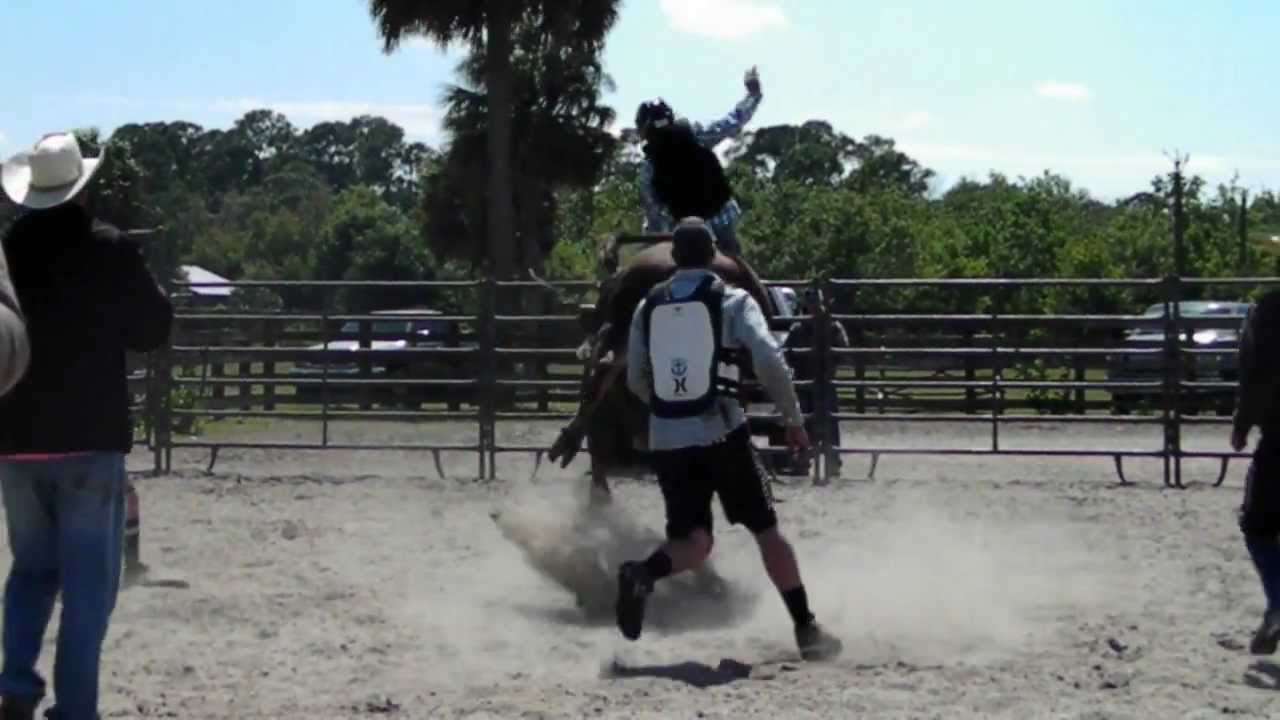 Jake at Terry Don West Bullriding school - YouTube