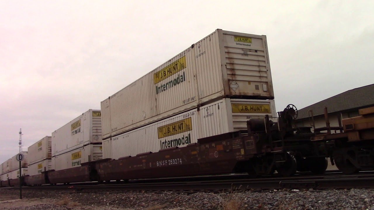 BNSF 7308 East in Coal City, IL 11/14/20 - YouTube
