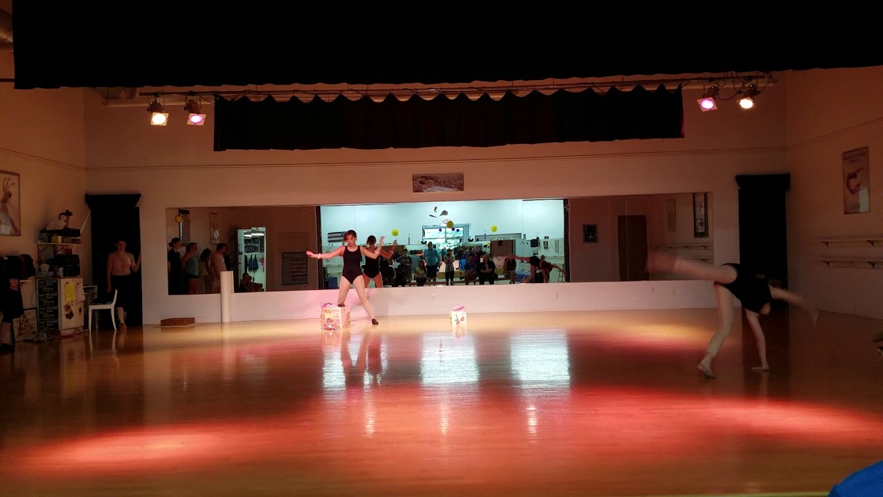 Magic dance box - YouTube