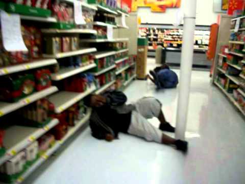A dude runs into a pole!!! its really Funny!!! LOL - YouTube