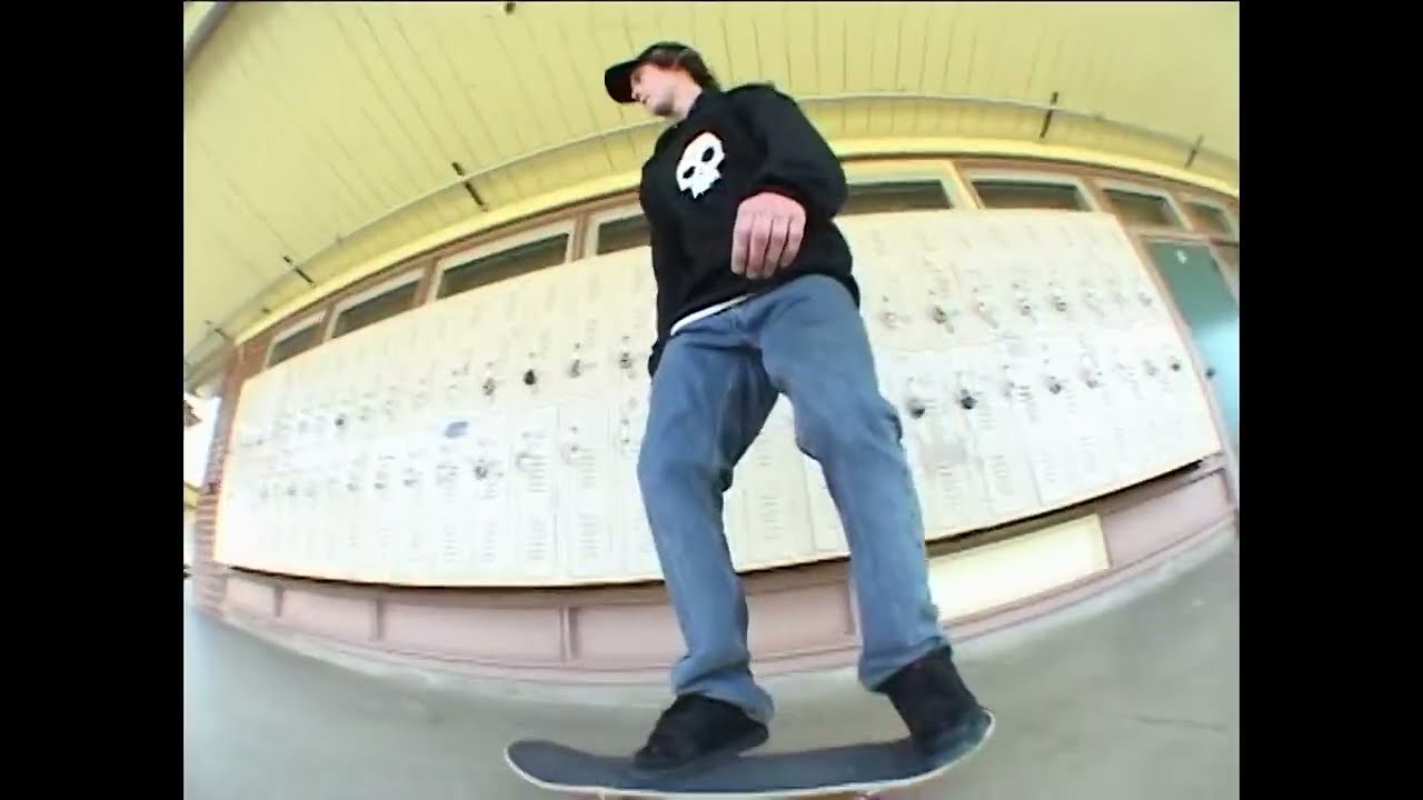 DC: The DC Video [Deluxe Edition] - Bonus Montage (2004) - YouTube