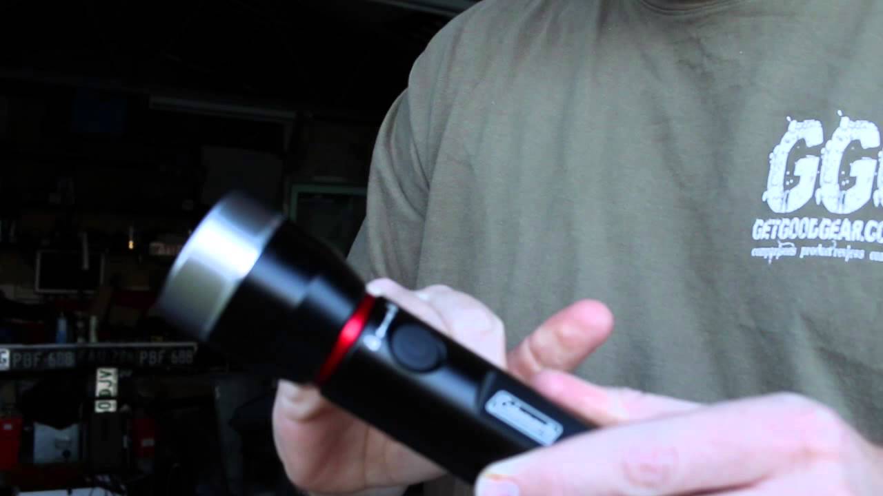 Get Good Gear Review: Coleman BATTERY LOCK DIVIDE +700 LED Torch - YouTube