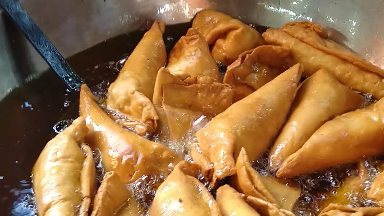 Bahubali Samosa | Biggest Samosa in Haridwar | Street Food India ...