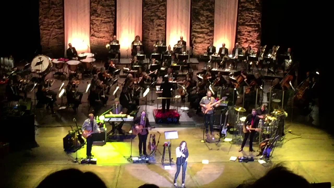 Sara Evans Christmas Concert Act 1 - YouTube