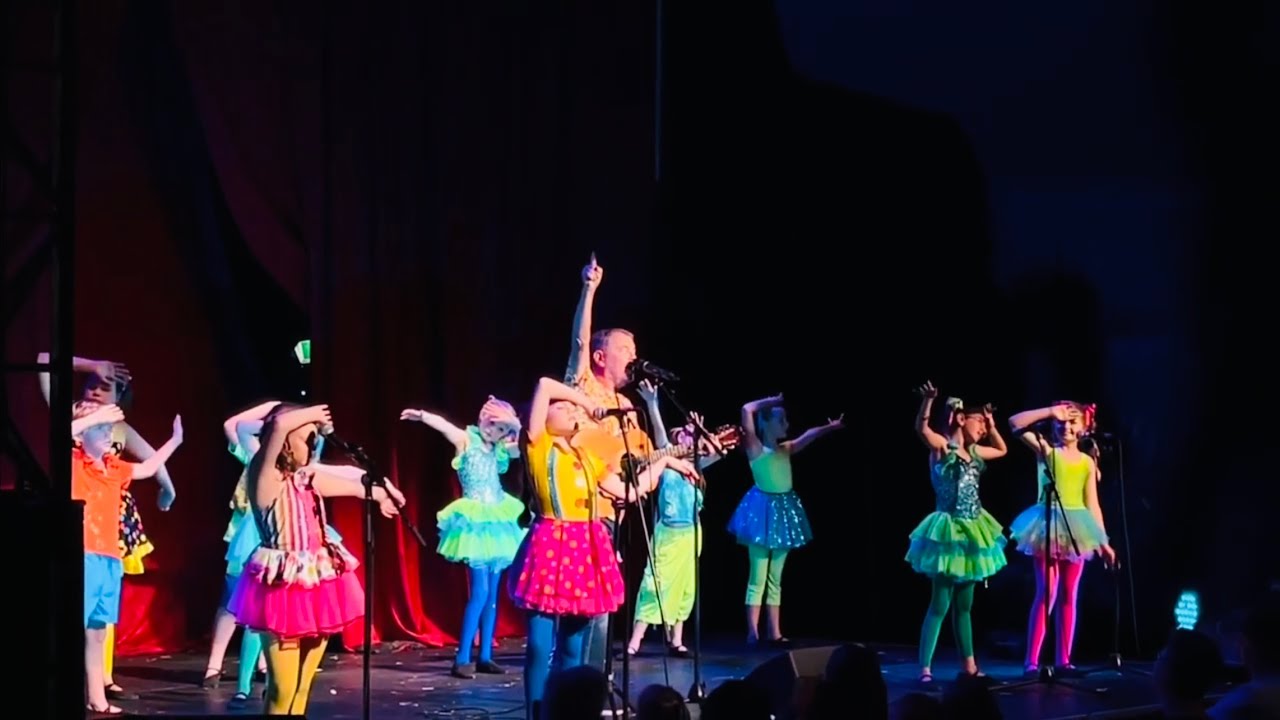 Peter Combe - Juicy Juicy Green Grass - Live at the 2023 Adelaide ...