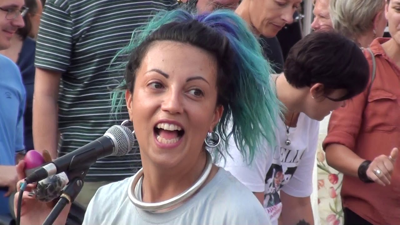 Daiana Lou - Ferrara Buskers Festival 2019 - (1) - YouTube