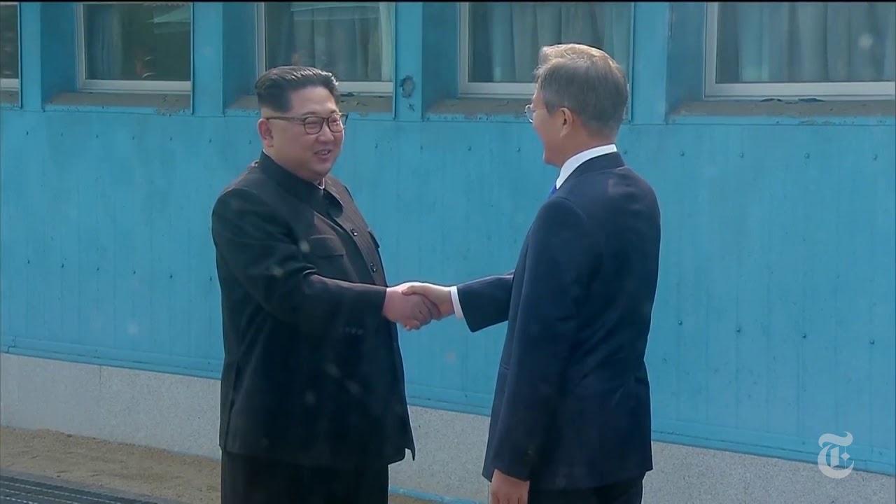 Kim Jong-un meets Moon Jae-in at DMZ 4/27/18. - YouTube