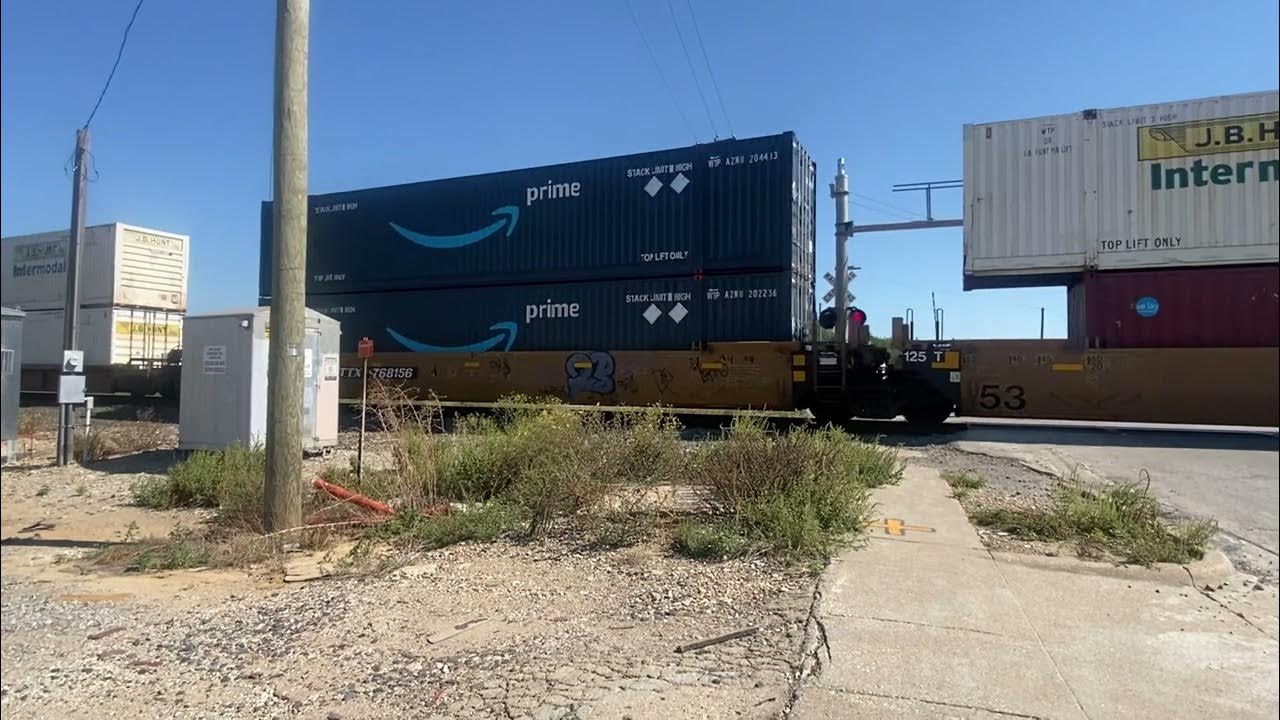 BNSF 7776 leads the Q-CHIPEA with a Warbonnet at Tower 60 - YouTube