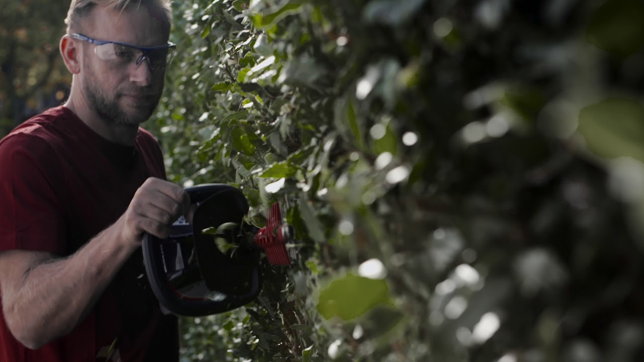 Powerworks 60V Hedge Trimmer - YouTube