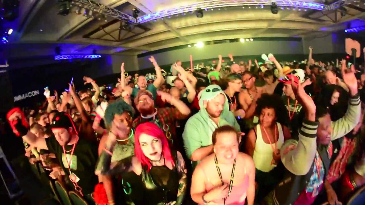Youmacon Rave Feat Addy - YouTube