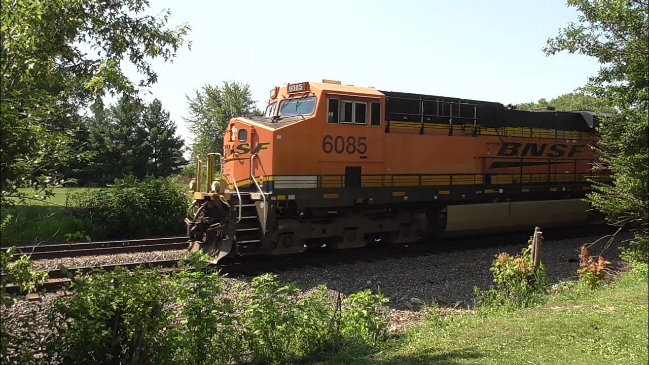 BNSF 6085 East in Wyanet, IL 8/2/21 - YouTube
