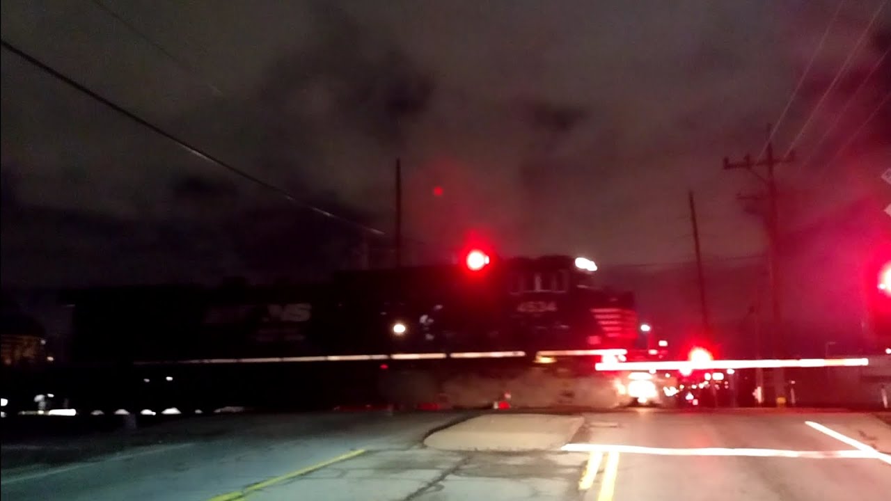NS 4534 leads NS Manifest Train EB at Sharonville, OH - YouTube