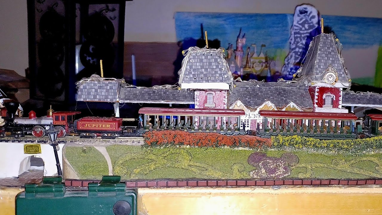 Disneyland Railroad layout with station announcements. - YouTube