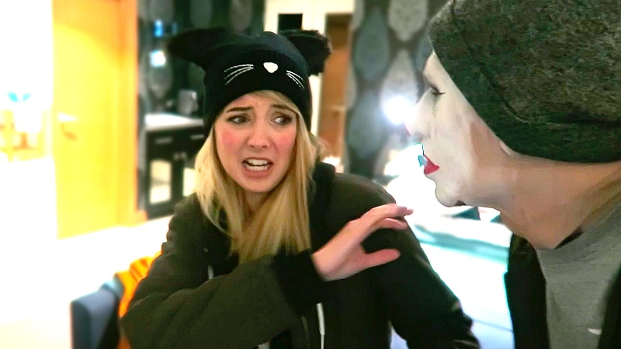 KISS THE SCARY CLOWN! - YouTube