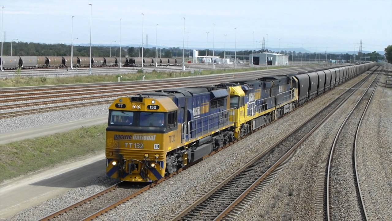 Australia: Hunter Valley Coal Trains - Hexham - YouTube