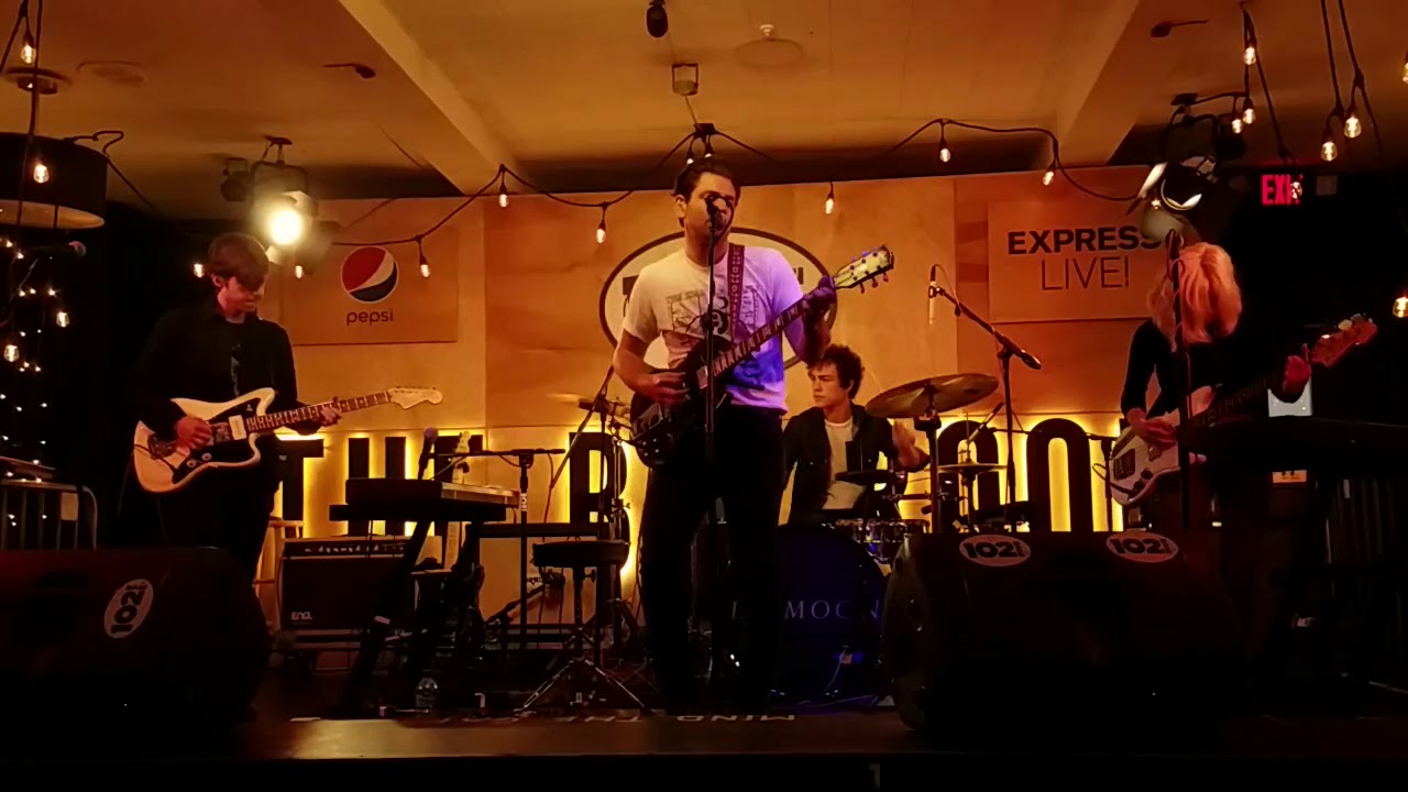 Lo Moon - Loveless (Live in the CD102.5 Big Room) - YouTube