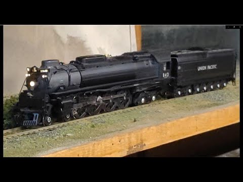 UP FEF3 4-8-4 Handles the Container Train P1| UP FEF3 4-8-4 se Encarga ...