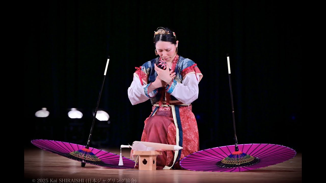 JJF2025 Championship umbrella / parasol juggling Mio Yadori - YouTube