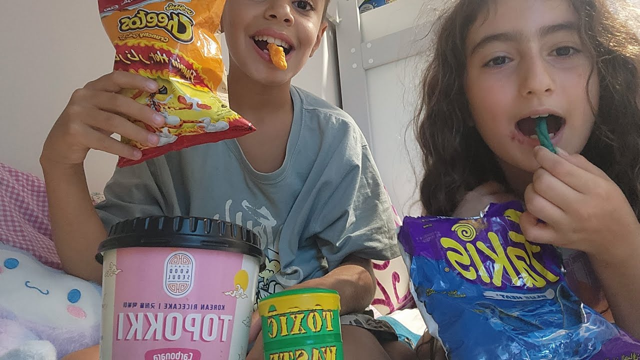 #aburcubur deniyoz #cheetos#toxic waste # takis#topokki - YouTube